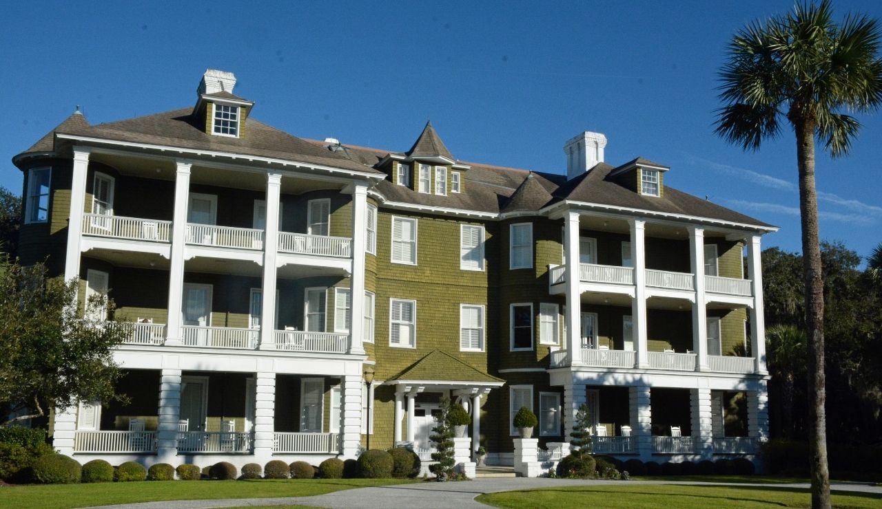 15 Historic Inns and Lodges With Stories to Tell | Backroad Planet